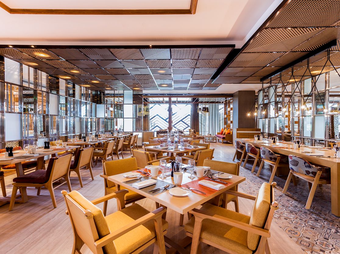 Mosaic Restaurant l Crowne Plaza Vientiane